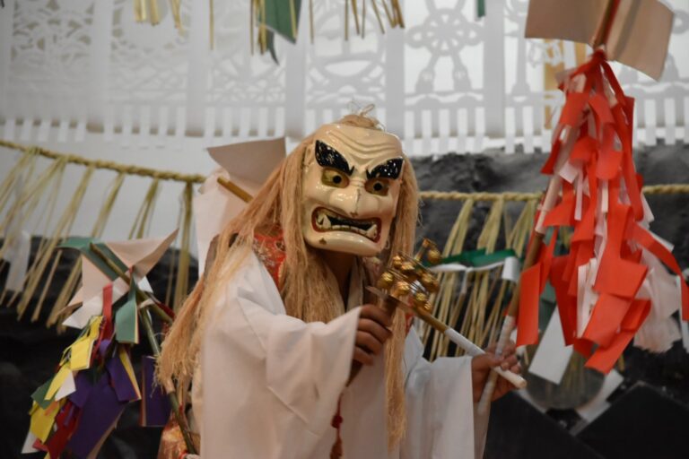 神楽で有名な高千穂神社の夜神楽を見てきた！予約方法・料金・時間・感想 | MAYUK0 ILLUSTRATION